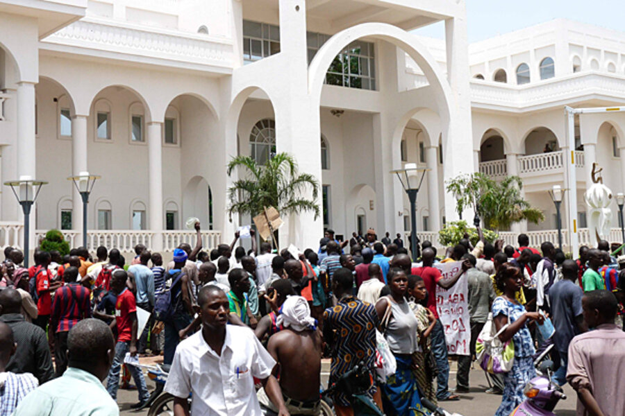 Mob assaults Mali's president, calling peace deal into question ...