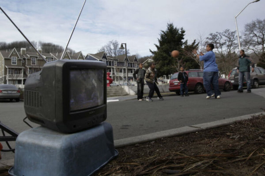 Pull that plug: Watching TV is more expensive than many assume ...