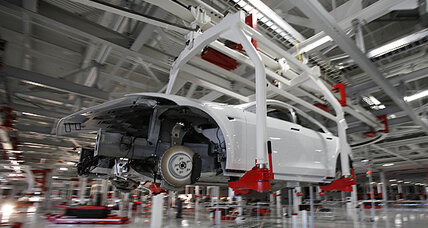 Mercedes replaces robots with humans on the production line - CSMonitor.com