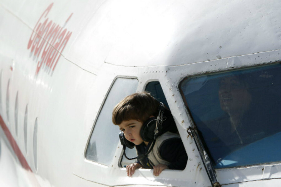 Flying with kids: 4 tips for parenting while flying with toddlers ...
