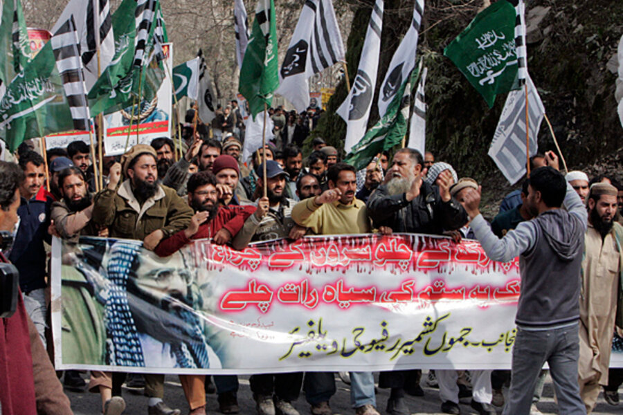 Afzal Guru execution prompts clashes, leaving three more dead in Kashmir - CSMonitor.com