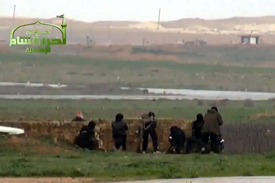 Syrian rebels battle at military base near Aleppo airport - CSMonitor.com