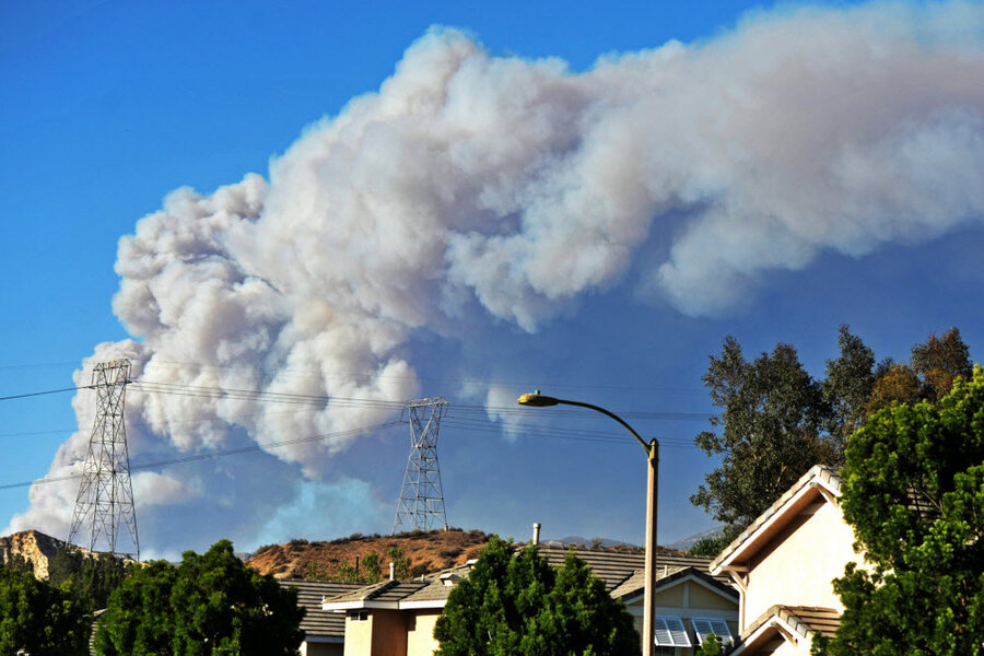 Southern California fire grows overnight, at least 5 structures ...