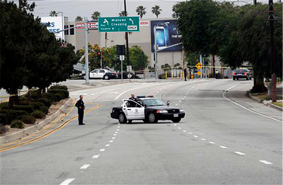 LAPD shooting: Gunman ambushed two LAPD cops - CSMonitor.com