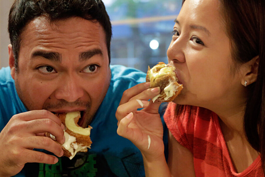 Cronut craze consumes New York: Just two per customer! And no cutting ...