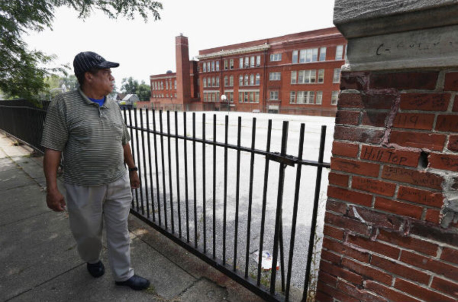 Chicago school closings: Students head back to school and crowded ...