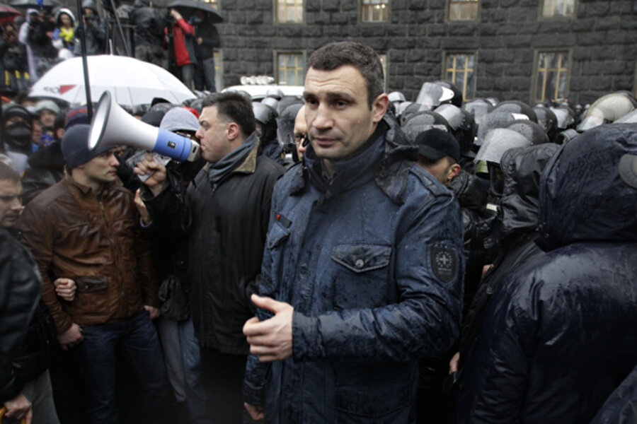 Pro-Europe Ukrainians march as Kiev balances Moscow and Brussels ...