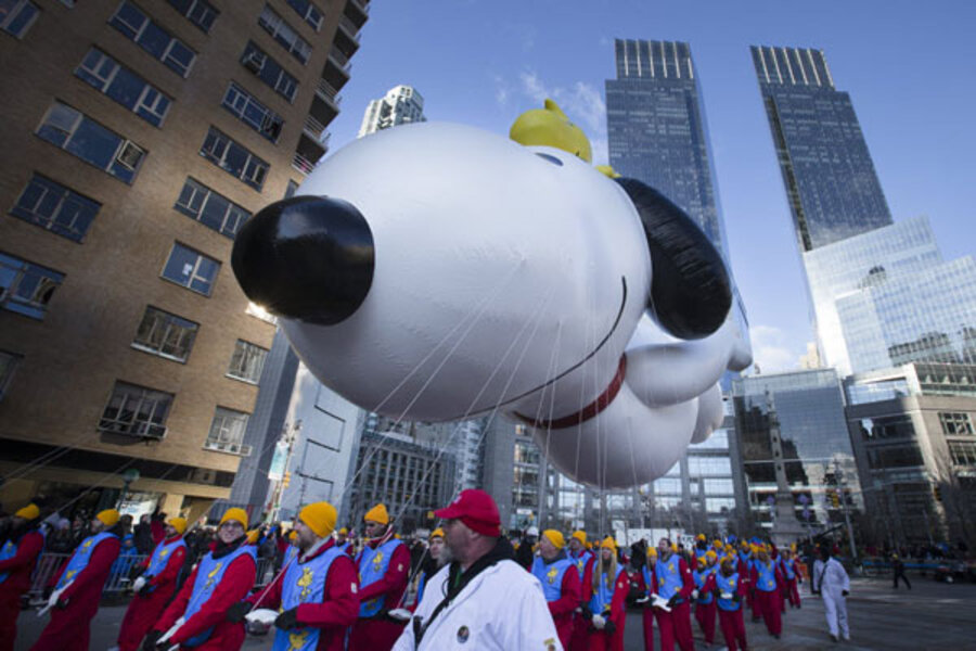 Balloons fly after all during Thanksgiving Day parade - CSMonitor.com