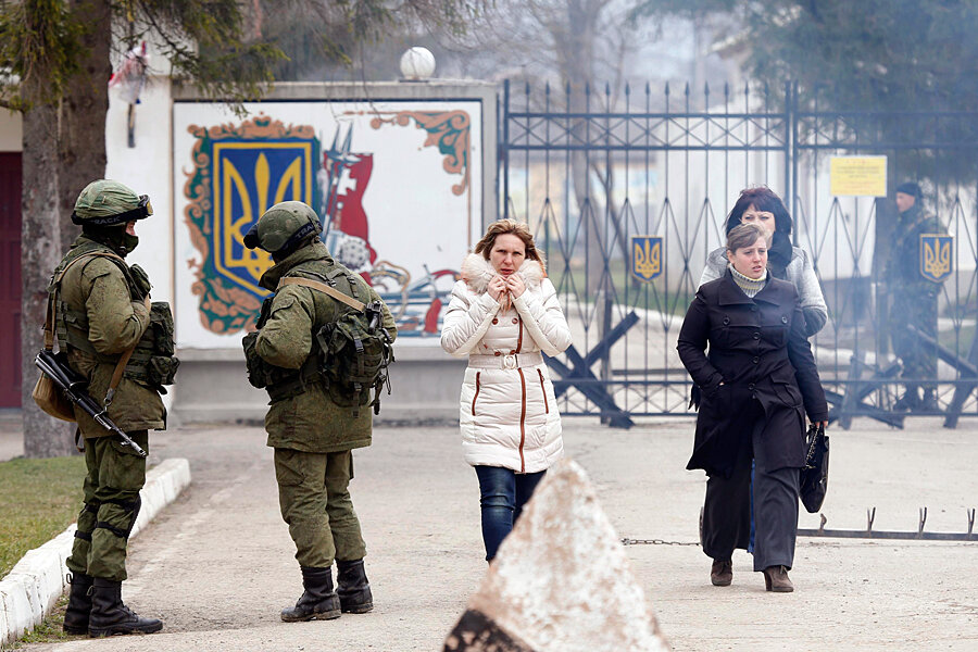 Russia puts security stranglehold on Crimea as referendum nears ...