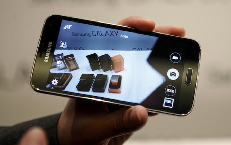 Samsung tiptoes toward foldable screens with Galaxy S6 Edge's ...