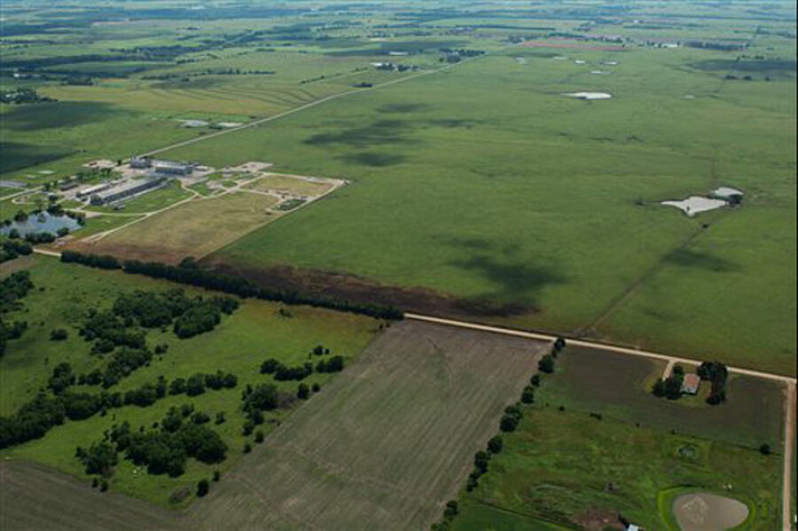 Kansas pipeline eruption leaves worrisome oily residue across Olpe ...