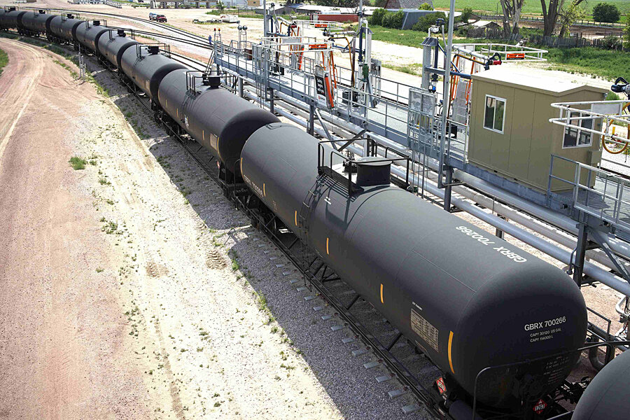 Oil train derails, spills diesel in Wisconsin - CSMonitor.com