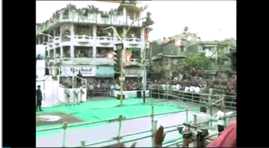 Thousands welcome Modi in New Delhi - CSMonitor.com