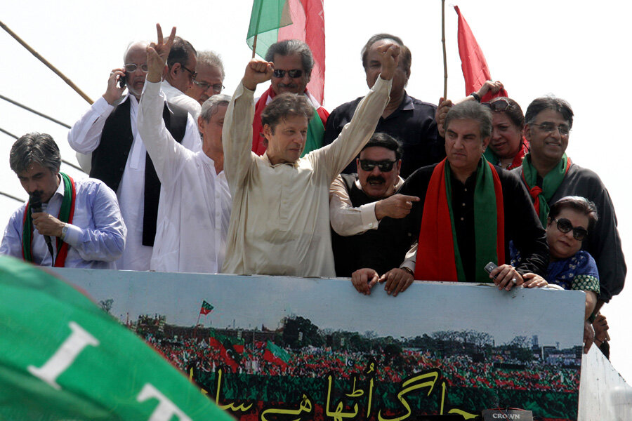 Thousands join convoy to Pakistan opposition rally - CSMonitor.com