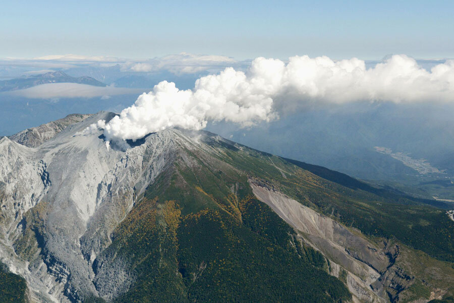 More seismic activity keeps recovery effort at Japanese volcano on hold ...