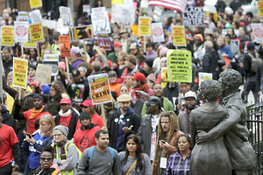 Thousands join 'weekend of resistance' as Brown protests expand beyond Ferguson - CSMonitor.com