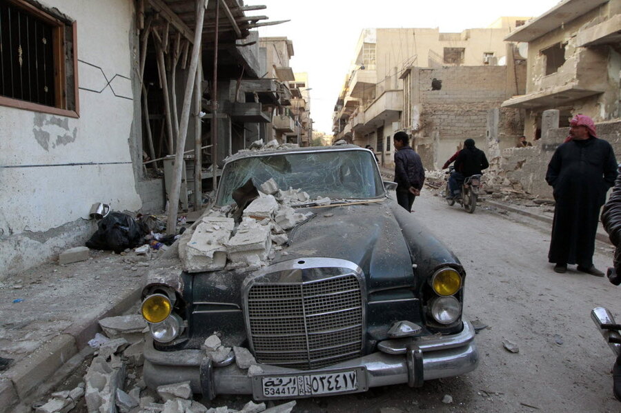 US strikes target Islamic State forces in Syrian towns of Raqqa and ...