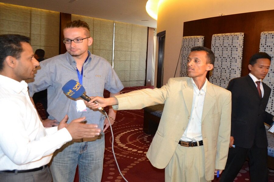 Yemen's Al Qaeda threatens US hostage Luke Somers in new video ...