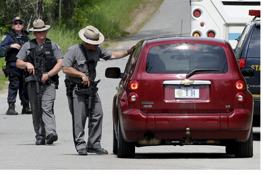 Prison worker admits smuggling contraband to escaped convicts ...