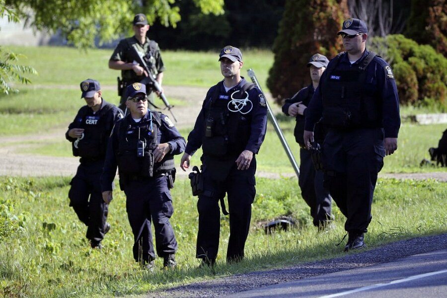 Chisels, hacksaw blades: How N.Y. prison worker helped murderers escape ...