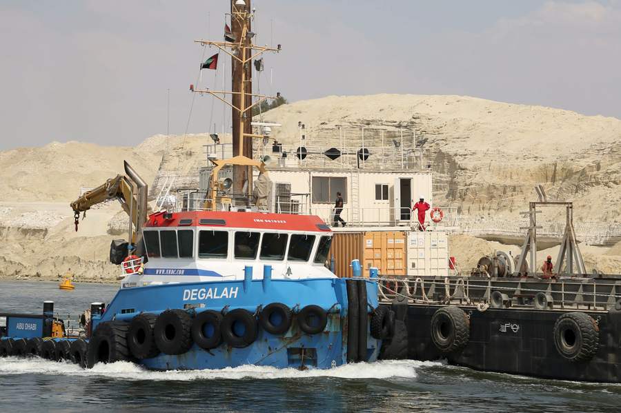 Ships successfully cross Egypt's New Suez Canal in first test-run ...