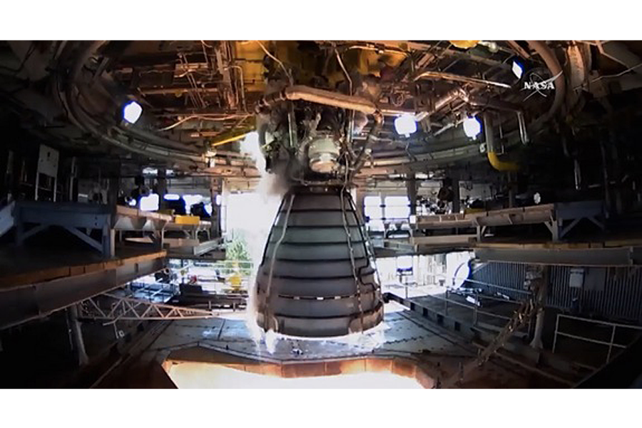 NASA test-fires engine for next-generation rocket - CSMonitor.com