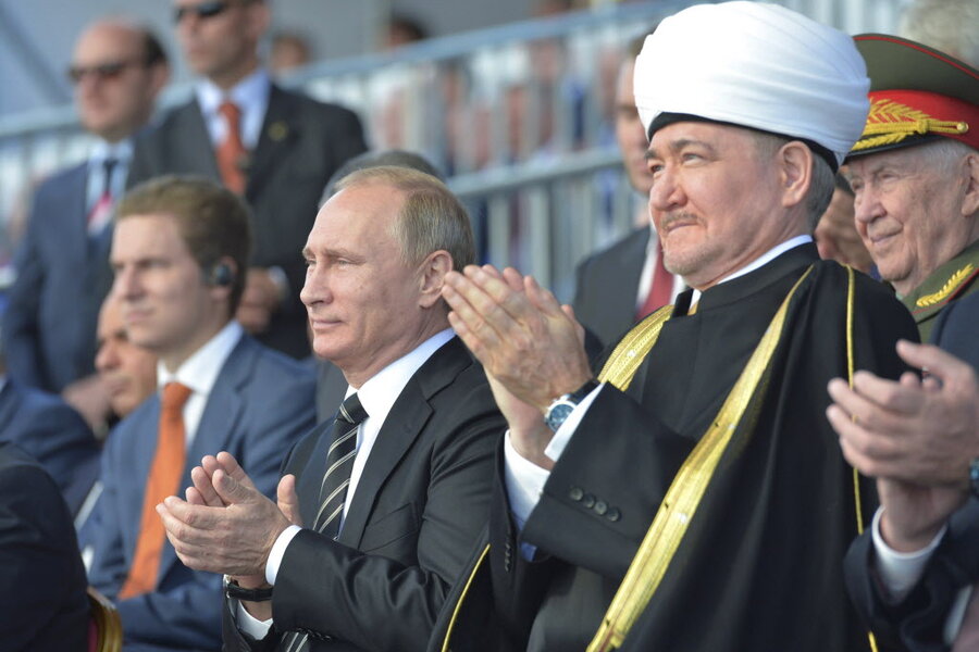 Russia's new mosque hints at a warmer welcome for Moscow's Muslims ...