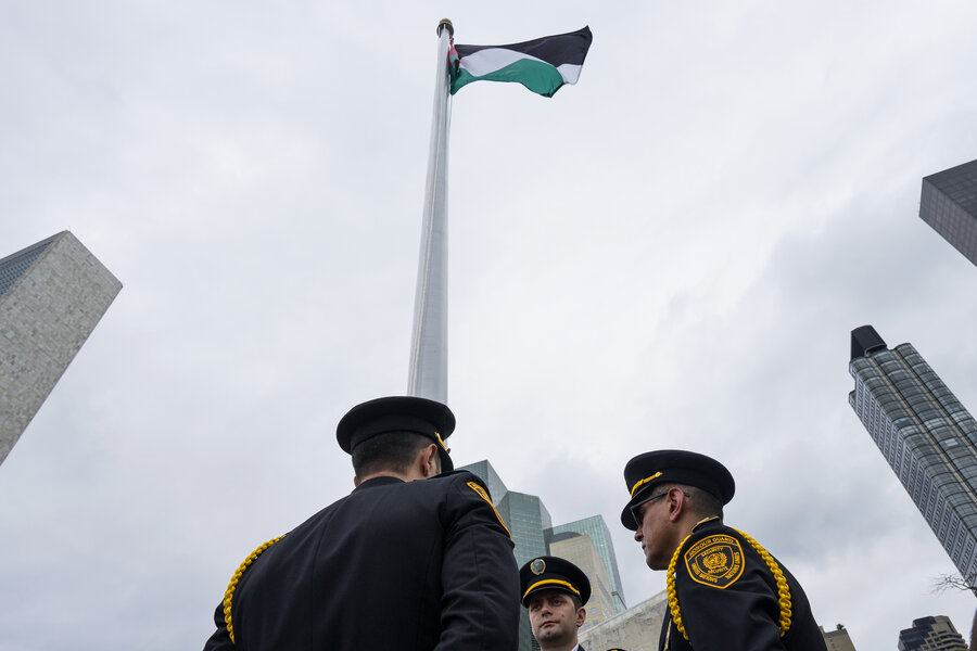 Palestinian flag flies at UN for first time - CSMonitor.com