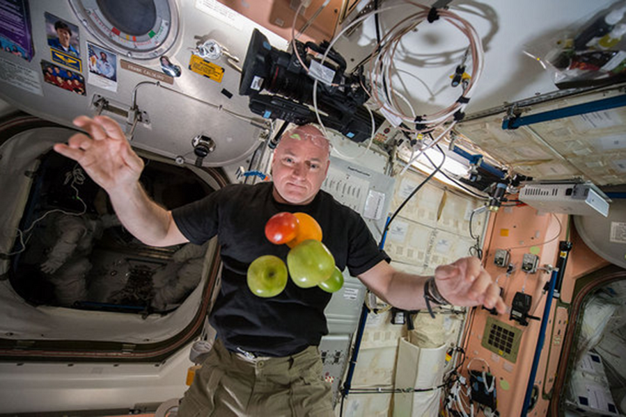 NASA astronaut sets US spaceflight duration record - CSMonitor.com NASA astronaut sets US spaceflight duration record - CSMonitor.com