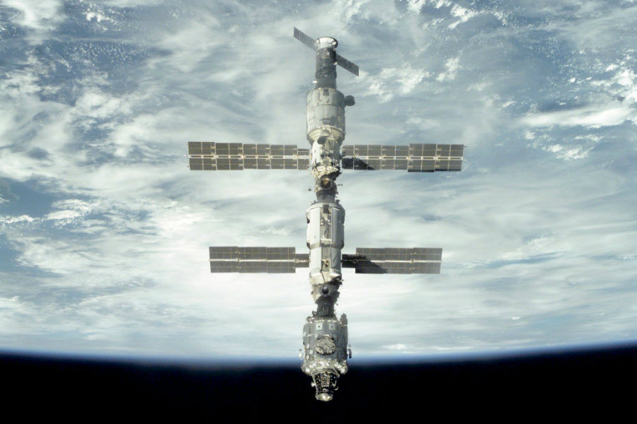 In photos: NASA celebrates 15 years of human habitation on ISS ...