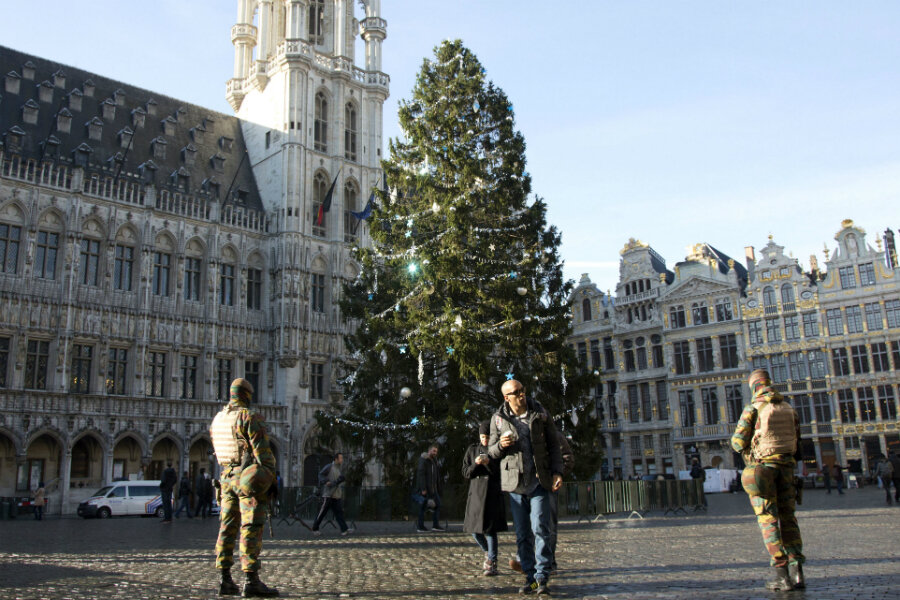 Paris suspect eludes Belgium police as lockdown continues in Brussels ...