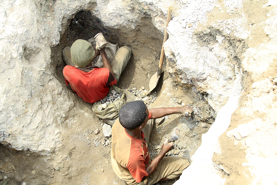 Was the cobalt in your phone's battery mined by a child? - CSMonitor.com