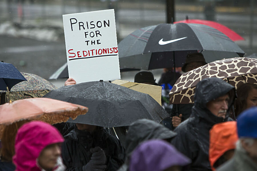 In Oregon, a counterpoint to armed standoff emerges - CSMonitor.com