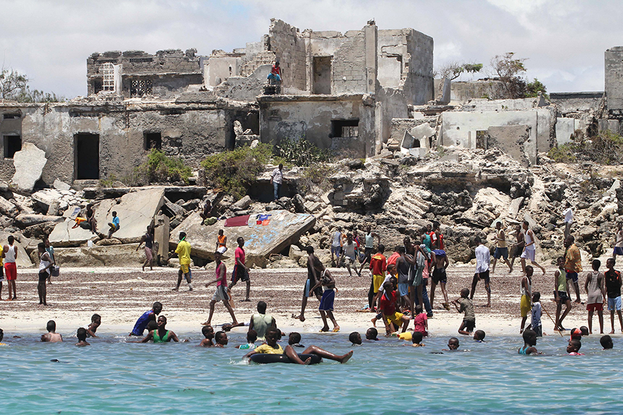 Al Shabab launches deadly attack on Mogadishu beachfront restaurant ...