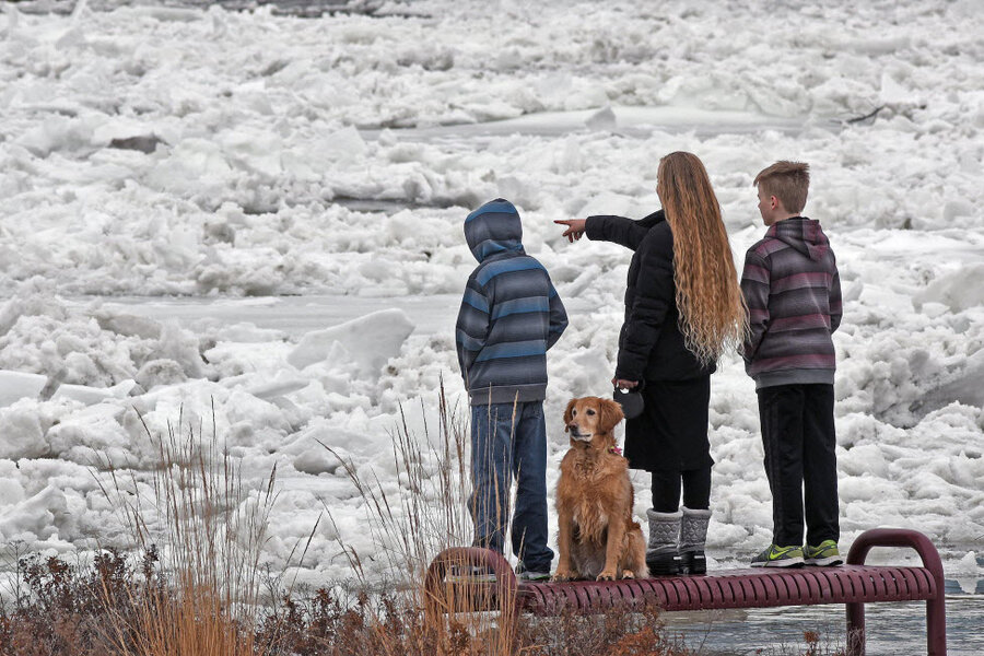 Extreme weather brings US tornadoes, wild temperature swings, record ...