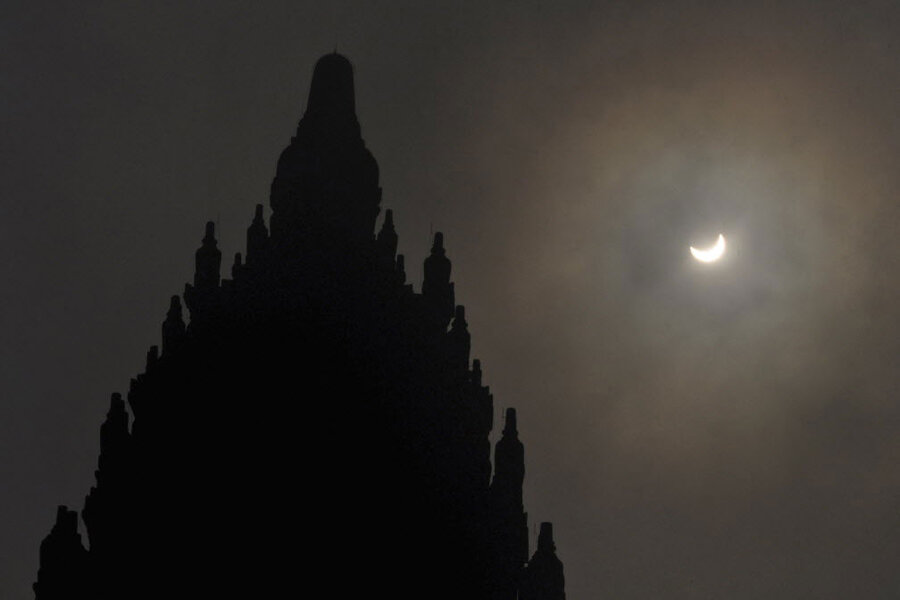 Spectacular solar eclipse amazes skywatchers - CSMonitor.com