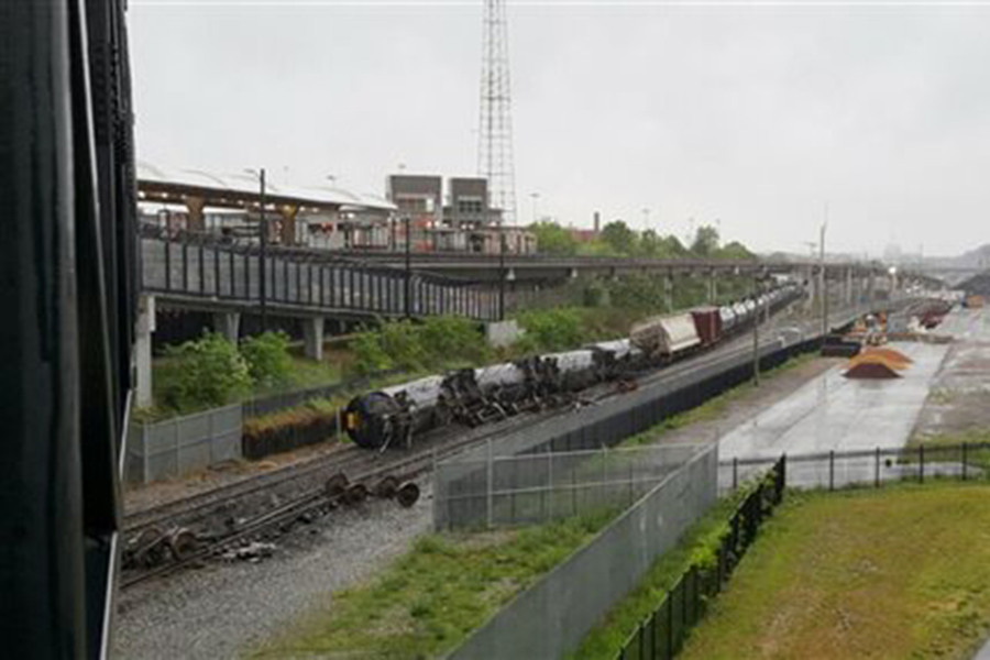 CSX train derails in Washington, DC; possible hazardous leak ...