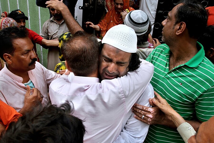 Pakistani singer's killing summons outpouring of grief - CSMonitor.com