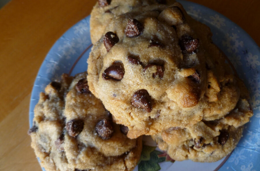 Big bakery-style peanut butter chunk cookies - CSMonitor.com