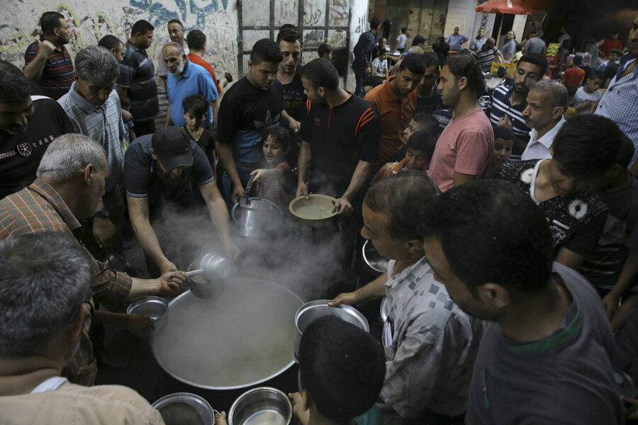 Amid growing poverty in Gaza, aid trickles in - CSMonitor.com