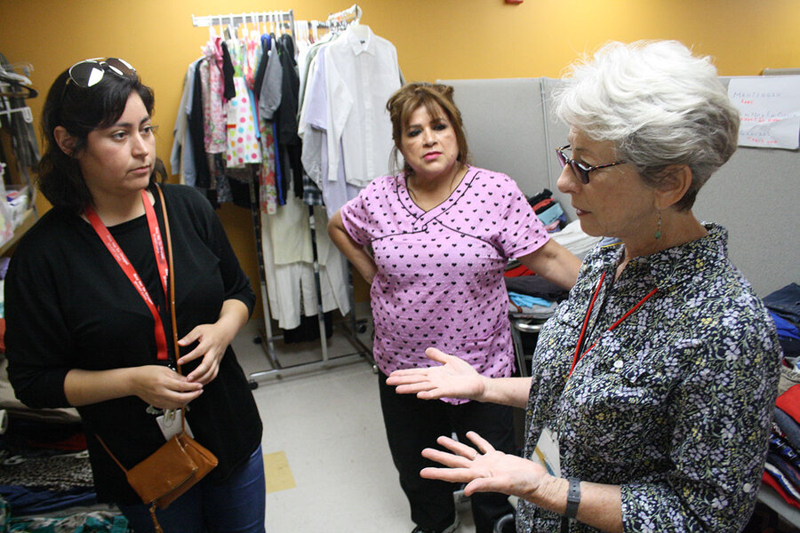 US border volunteers weave a human safety net for migrants - CSMonitor.com