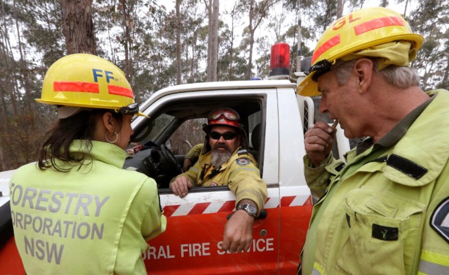 Not on defense: Australian firefighters take battle to the bushfire ...