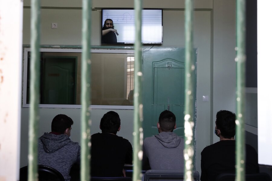 Teacher in Greece offers hope to prison inmates through TV classes ...