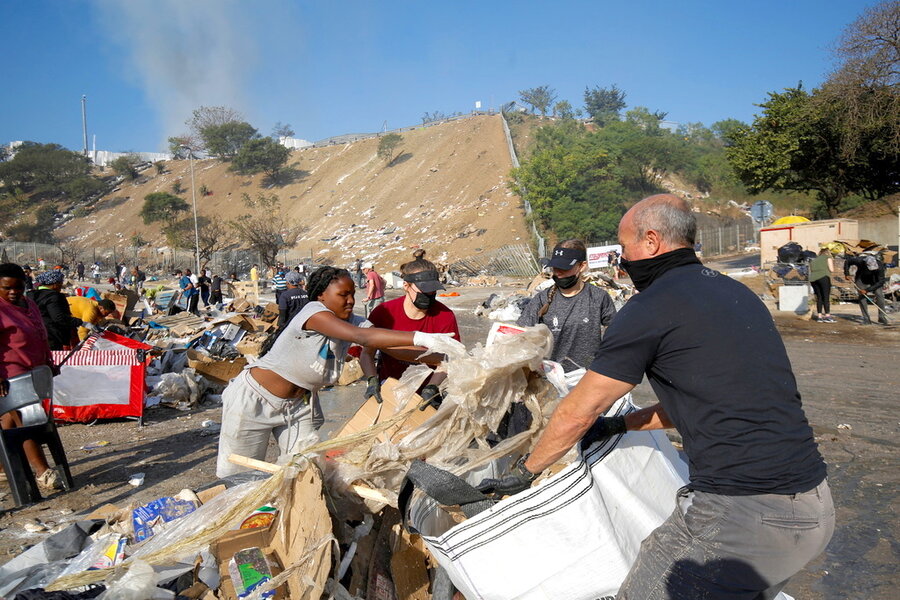 South Africans’ resilient response to riots - CSMonitor.com