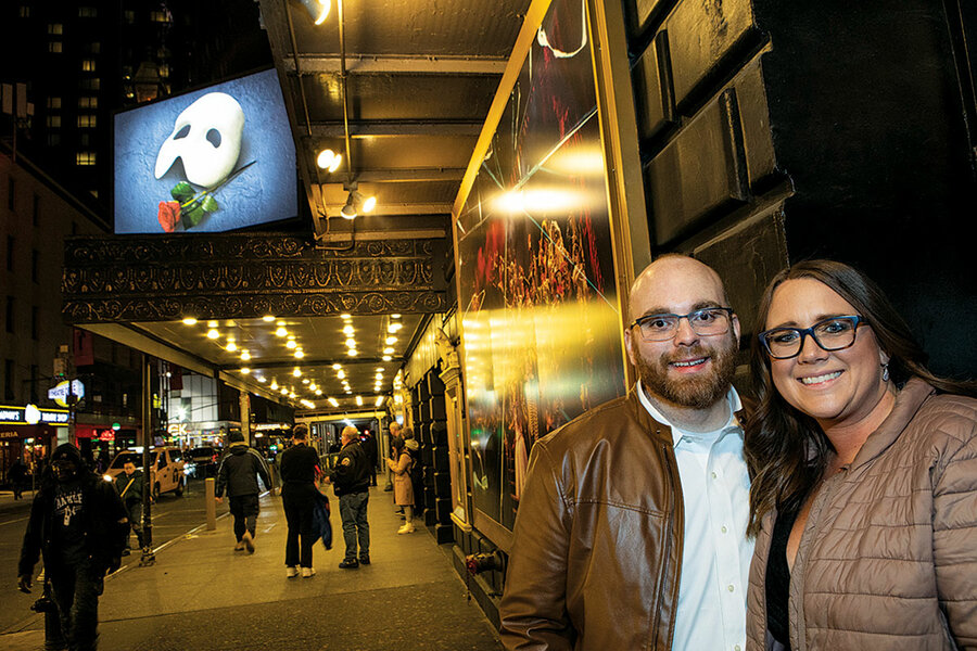 Broadway goodbye: How ‘Phans’ are saying adieu to ‘Phantom’ - CSMonitor.com