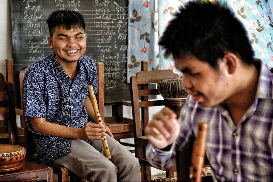 In Cambodia, these blind musicians make Khmer culture sing - CSMonitor.com