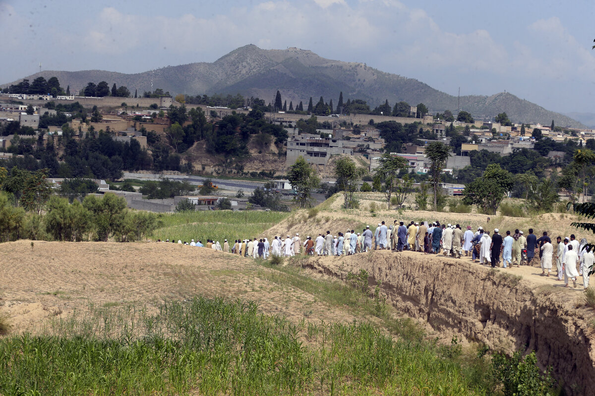 Deadly attack in Pakistan reflects divisions between Islamist groups ...