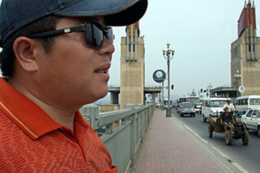 Chinese good Samaritan saves lives on Nanjing Bridge - CSMonitor.com