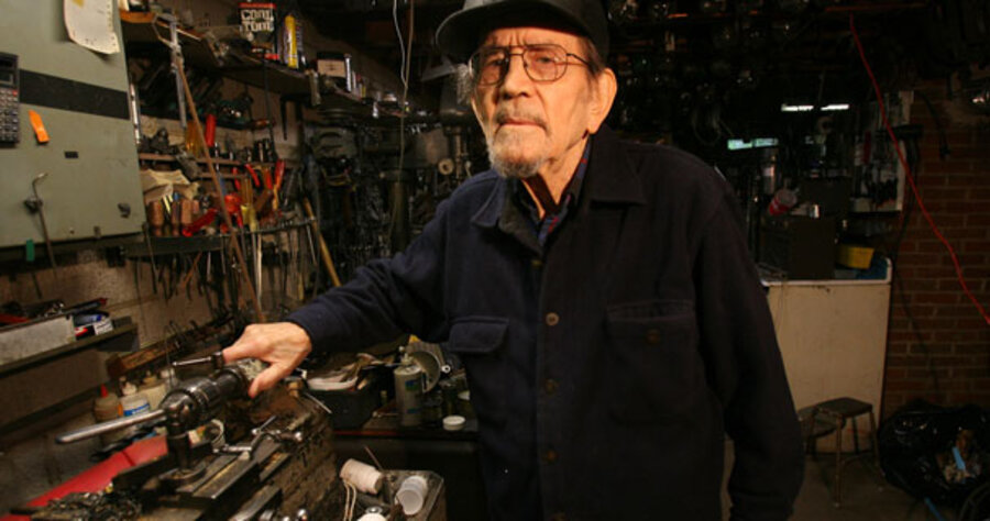 This tinkerer's literal light bulb of discovery was halogen - CSMonitor.com
