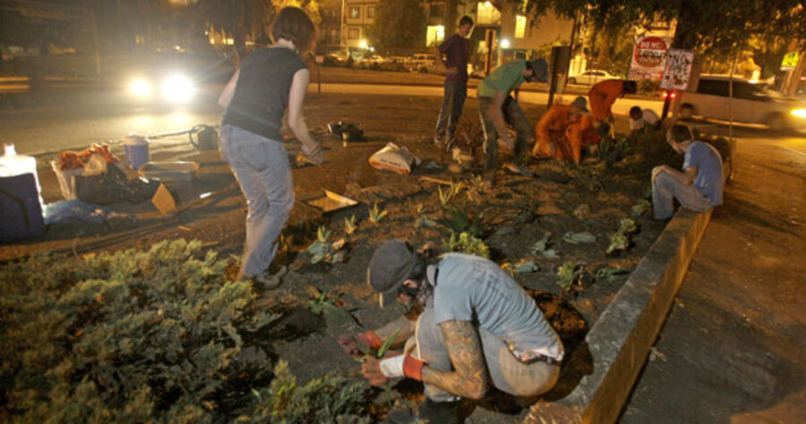 Guerrilla gardening takes root in Los Angeles - CSMonitor.com